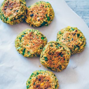 Pea Cashew Falafel with yogurt mint sauce - Klara`s Life