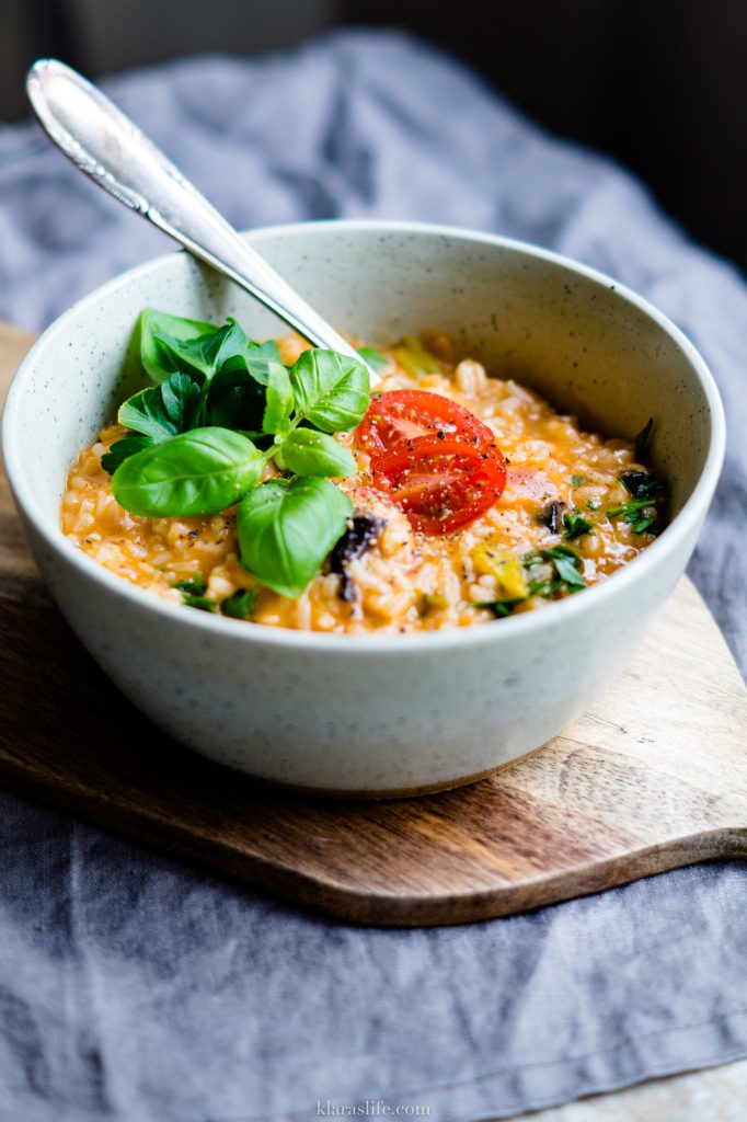 Tomato Risotto with black olives and fresh basil - Klara`s Life