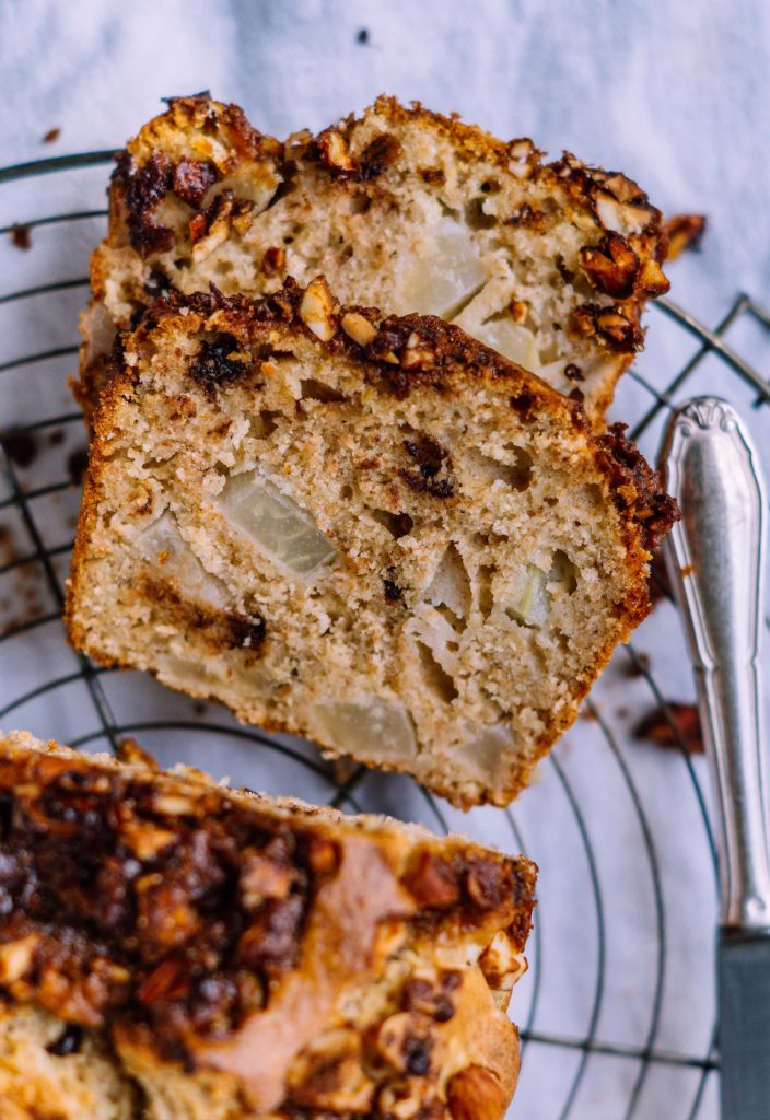 Spiced Pear Bread with Nut Topping - Klara`s Life