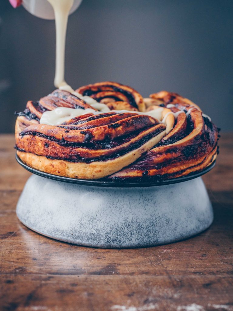 Vegan Blueberry Twist bread with vanilla icing - Klara`s Life