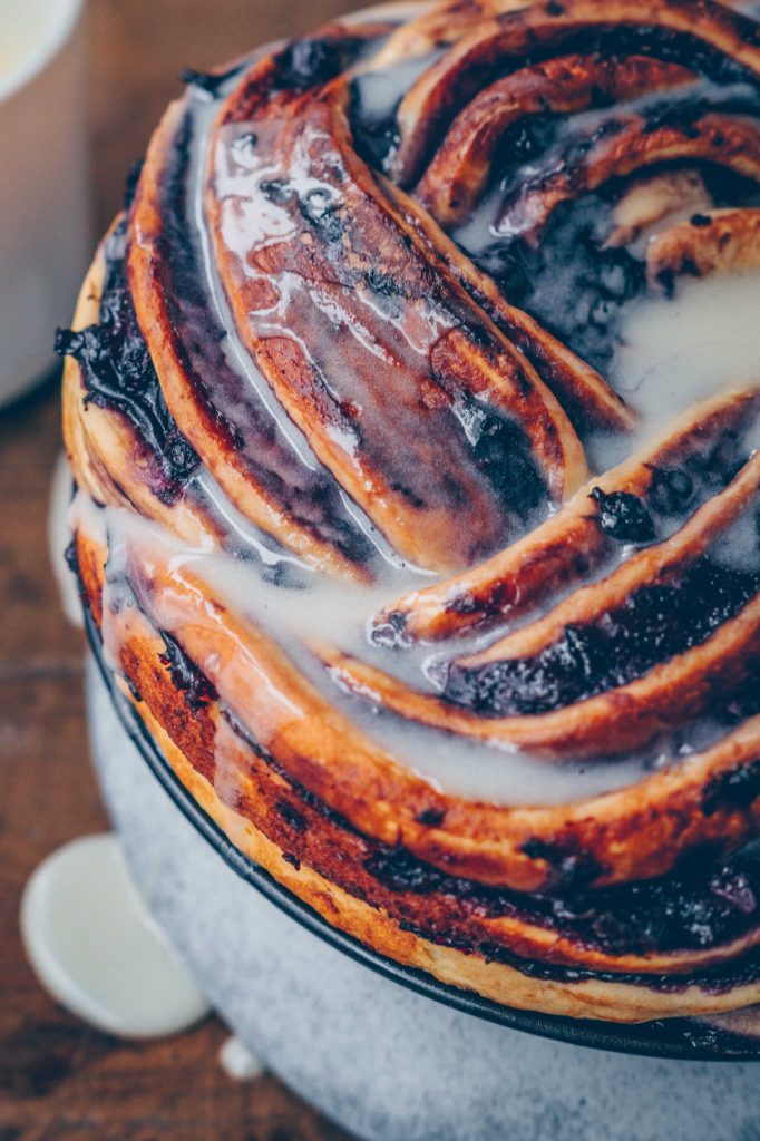 Vegan Blueberry Twist bread with vanilla icing - Klara`s Life