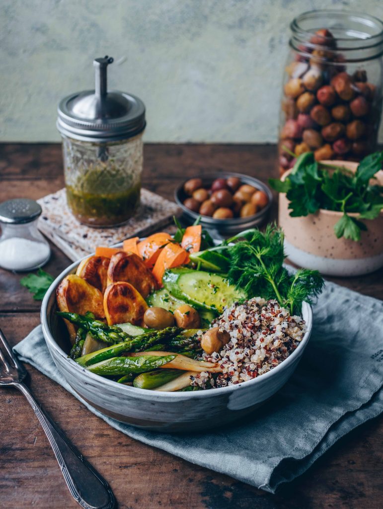 Spring Bowl with asparagus and crispy potatoes - Klara`s Life