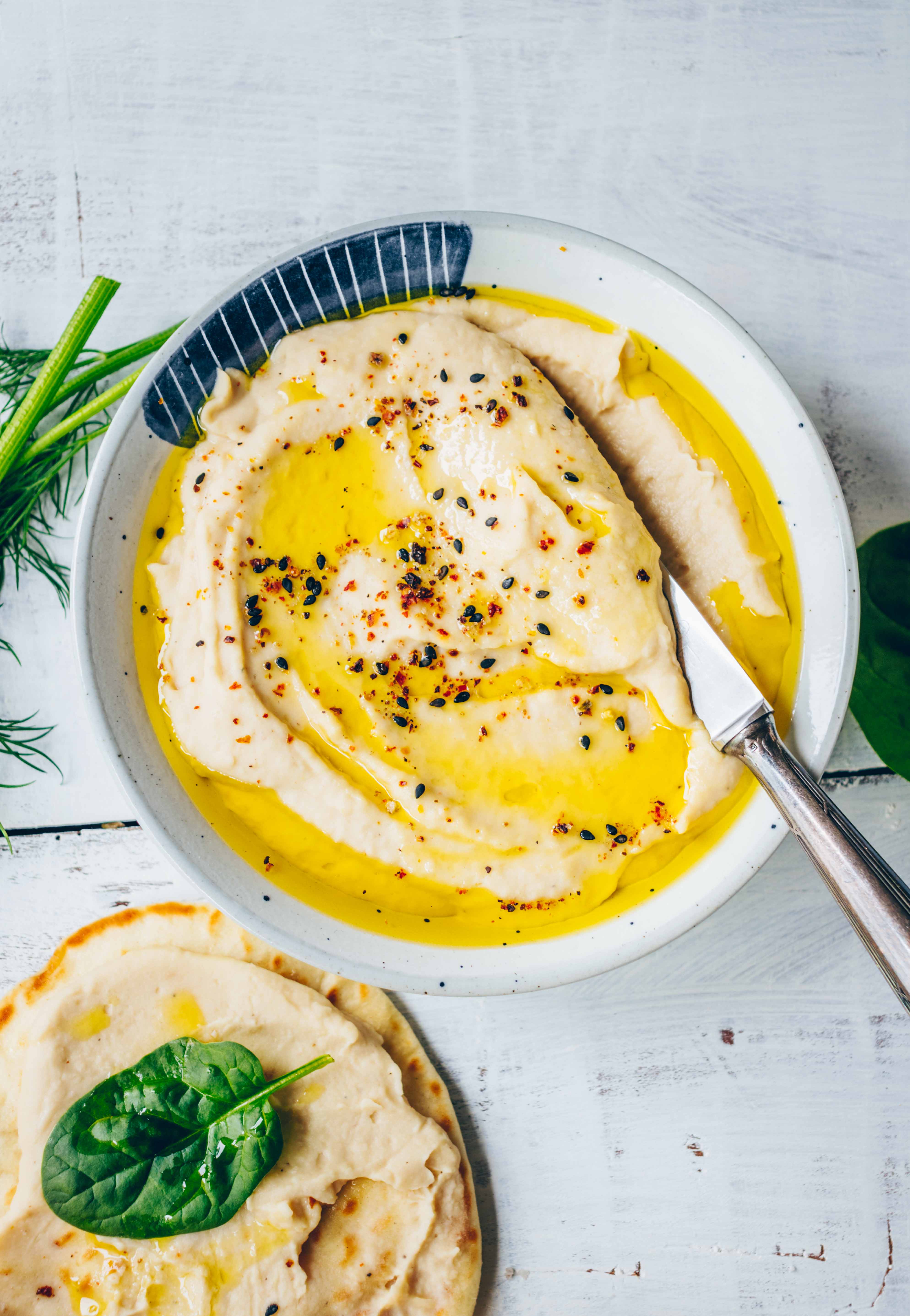 White Bean Hummus with flatbread and roasted asparagus - Klara`s Life