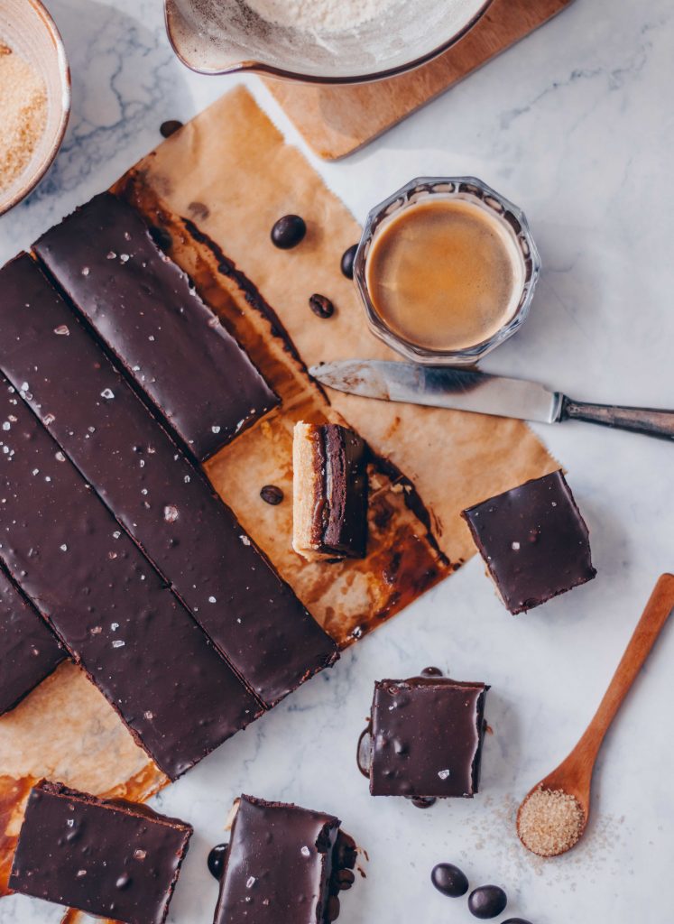 Coffee caramel shortbread bars | vegan *ad - Klara`s Life