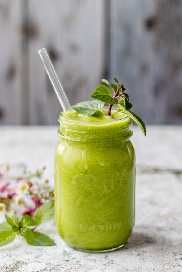 Peppermint smoothie with pineapple and spinach - Klara`s Life