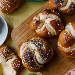 Laugenknoten | einfache und softe Laugenbrötchen - Klara`s Life